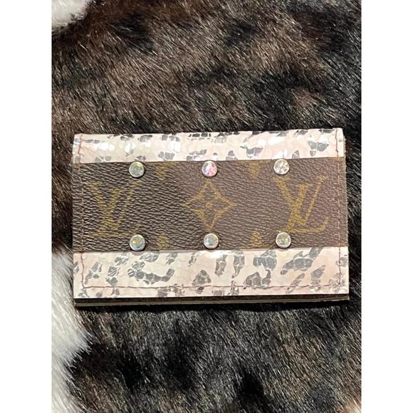 Keep It Gypsy | Bags | New Keep It Gypsy Full Stripe Wallet In Silver ...